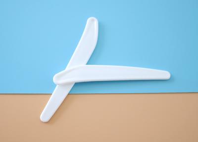 Chine cuillère en plastique blanche de spatule de 71.7mm pour le pot cosmétique à vendre