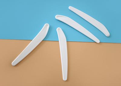 Chine cuillère en plastique blanche de spatule de 71.7mm pour le pot cosmétique à vendre