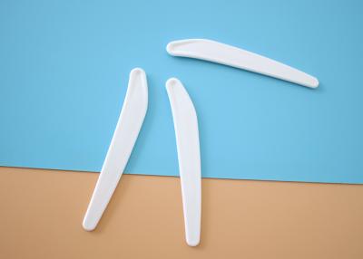Chine cuillère en plastique blanche de spatule de 71.7mm pour le pot cosmétique à vendre