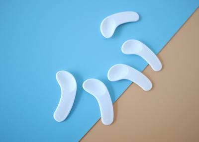 Chine Spatule cosmétique 33.5mm en plastique blanche de maquillage de cuillère à vendre