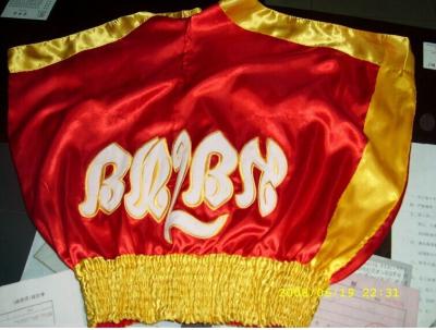Cina shorts tailandesi muay, rosso e giallo in vendita