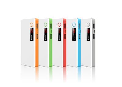 China Banco recargable doble de 18650 poderes, cargador de batería externo del cargador de batería en venta