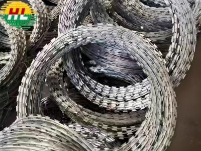Китай Многоматериальный колючая проволока с 700 диаметром катушки и 2,0 диаметром проволоки продается