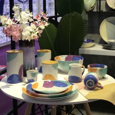 Chine Cadeaux en céramique de pendaison de crémaillère de vaisselle de tasse tirée par la main de disque de cuvette de plat à vendre