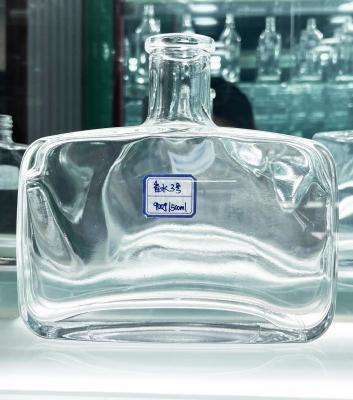 China 100 ml 200 ml 375 ml 500 ml 750 ml 1000 ml garrafa de vidro transparente para uísque vodka brandy gin à venda