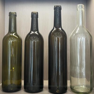 Cina Bevande industriali 750 ml Bottiglie di vino rosso di Bordeaux chiare e rotonde con tappi di sughero in vendita