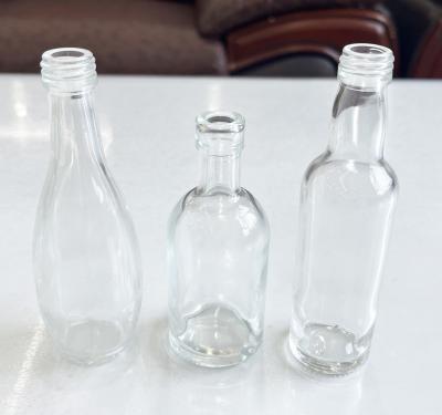 Cina Tipo di tenuta trasparente sughero vuoto 30 ml 50 ml 100 ml bottiglie di liquore per vino ghiacciato vetro trasparente in vendita