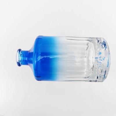 China 500 ml 700 ml Luxus-Flasche aus blauem Glas mit Warmdruck zu verkaufen