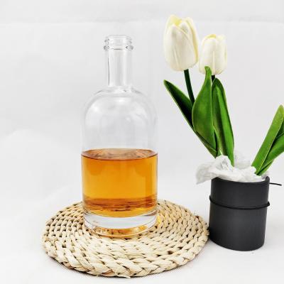 Cina Bottiglia rotonda da 750 ml con bottiglia di vetro personalizzata e colore del tappo in vendita