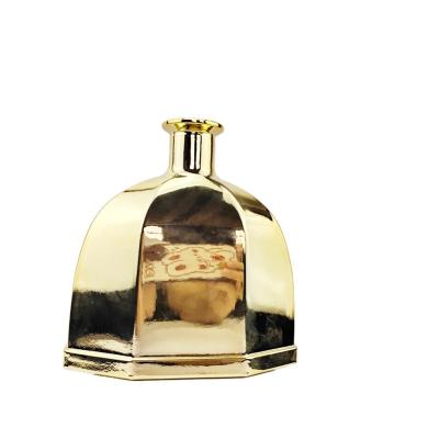 Cina Materiale di base in vetro Bottiglia di aromaterapia 300 ml Bottiglia di olio profumato elettroplata in oro in vendita