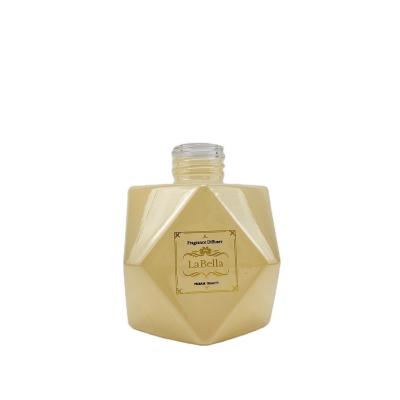Cina 100ml di lusso imballaggio vuoto bottiglie di aromaterapia con timbro a caldo e colore personalizzato in vendita