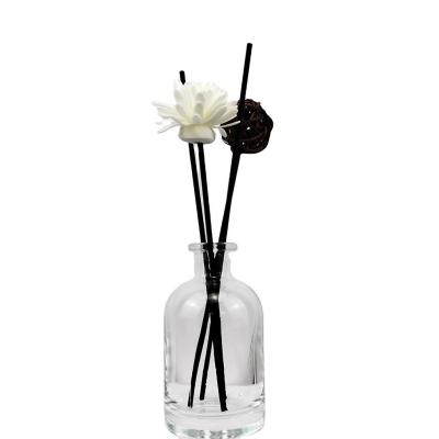 Cina Bottiglia di diffusore di canna vuota di vetro trasparente 200ml 300ml aromaterapia profumata elegante classica in vendita