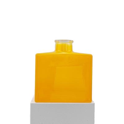 Cina Bottiglia di vetro per aromaterapia piatta quadrata multicolore da 100 ml con tappo a vite e garanzia in vendita