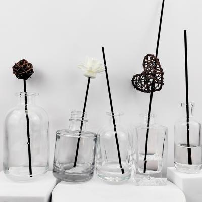 Cina Prodotti in vetro Bottiglia di canna aromatica vuota rotonda 30 ml 50 ml 100 ml 150 ml per la diffusione di profumi in vendita