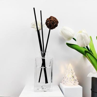 Cina Bottiglia di vetro quadrato per aromaterapia con coperchio di legno di 50 ml e vetro trasparente in vendita