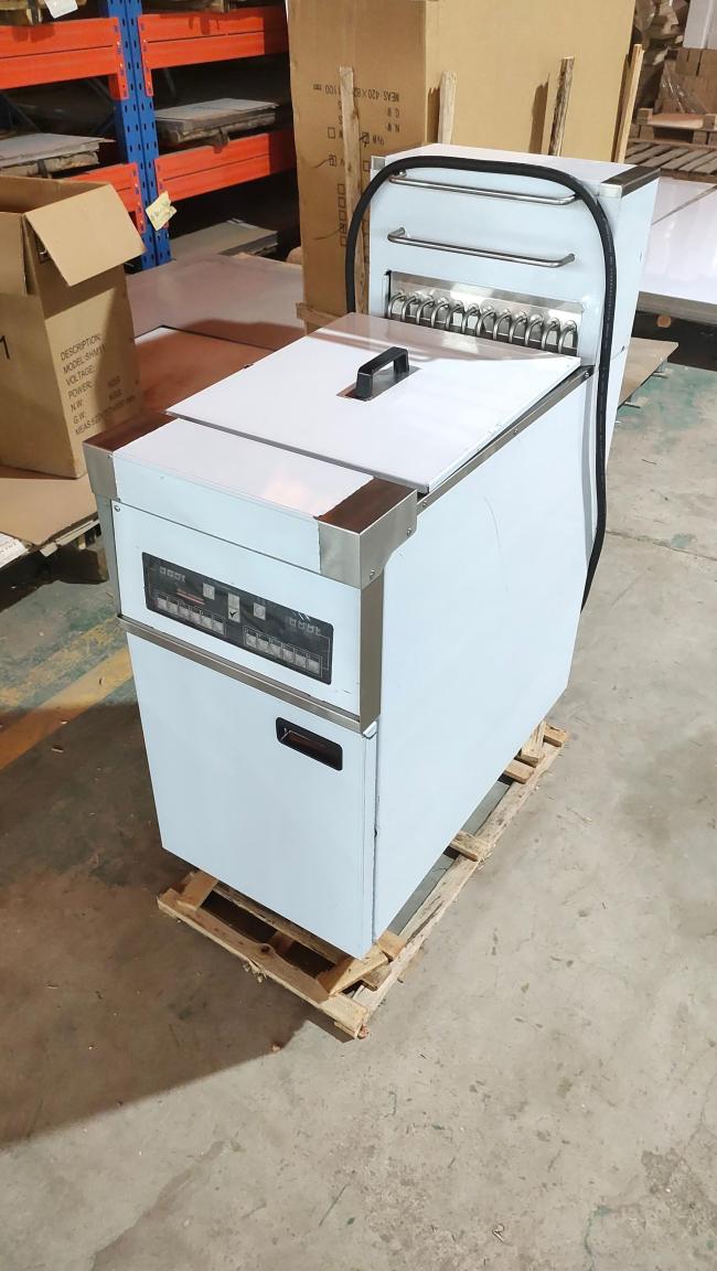 Professional Restaurant Catering Equipment Electric PCB Control Henny Penny Kfc Kitchen Deep Fryer Fat Chips Fryer for Fried Chicken Shop (EF-9C)