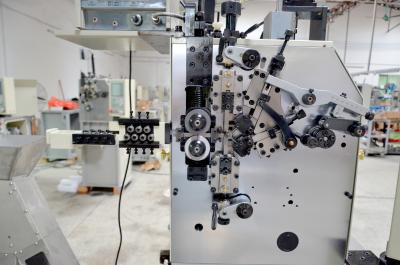 Cina Macchina per la fabbricazione di molle personalizzabile per filo da 22 mm in vendita