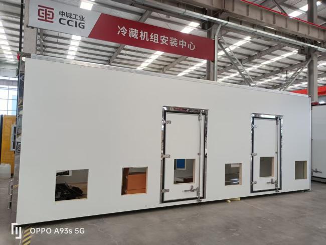 Processing center for insulated composite panel car body panels - side view