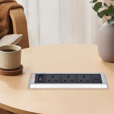 Cina Soccetti di alimentazione multifunzione per desktop con presa elettrica incorporata 3AC Soccetti di ricarica USB A + USB C in vendita