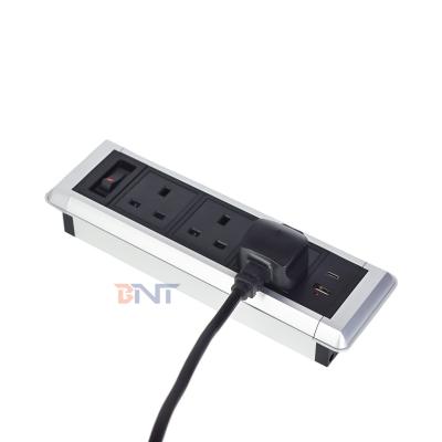 Cina Soccetti di alimentazione multifunzione per desktop con presa elettrica incorporata 3AC Soccetti di ricarica USB A + USB C in vendita