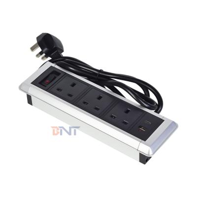 Cina Soccetti di alimentazione multifunzione per desktop con presa elettrica incorporata 3AC Soccetti di ricarica USB A + USB C in vendita