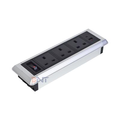 Cina Soccetti di alimentazione multifunzione per desktop con presa elettrica incorporata 3AC Soccetti di ricarica USB A + USB C in vendita