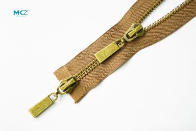 中国 旧式な真鍮#8頑丈な金属のジッパー、ブラウンの頑丈な2つの方法ジッパー 販売のため