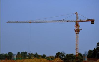 中国 ホック 7032 の 70m ブームが付いている静止した付けられたタワー クレーンの水平寄せクレーンの下の 101m の高さ 販売のため