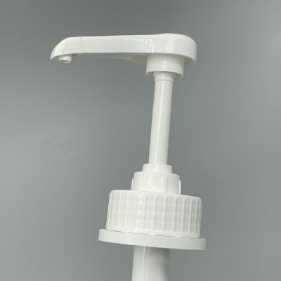 Cina Erogatore bianco di plastica sicuro della pompa della bottiglia dell'alimento 43mm per sciroppo in vendita