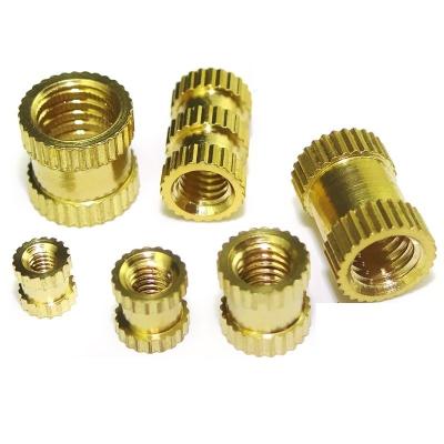 Cina M8 la plastica del filo di lunghezza 13.8mm del diametro 8mm inserisce le inserzioni d'ottone di fusione del calore in vendita