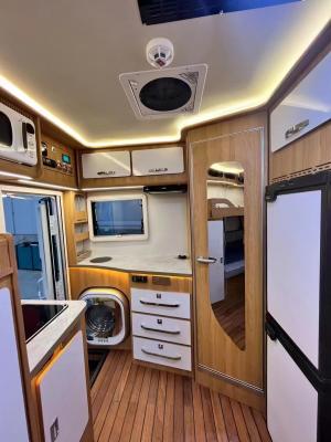 Κίνα 5995x2350x2950mm RV Καραβάνι Βαν OE OEM Υπηρεσία γυμνό με κερί από το πλοίο Roro προς πώληση