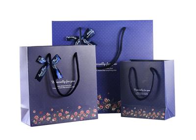 Cina Il sacchetto della spesa/regalo porpora del partito insacca con stampa UV di logo di lusso in vendita