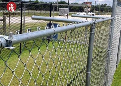 Cina Collegamento a catena su ordinazione Mesh Fence Pvc Coated di colore 50x50mm in vendita