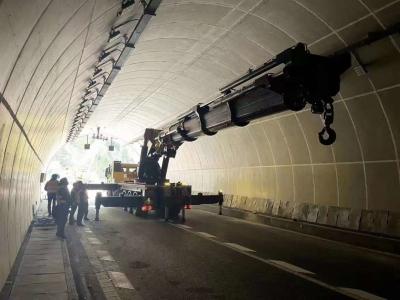 중국 SQZ10000 접는 붐 크레인 트럭 SHACMAN 10x4 450HP EuroII 판매용