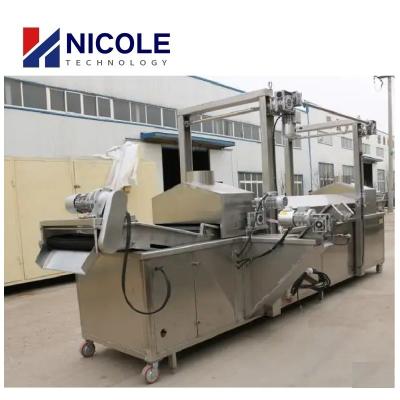 Chine Granule du Sus 304 faisant frire la ligne pomme de terre Chips Frying Machine de bande de conveyeur à vendre