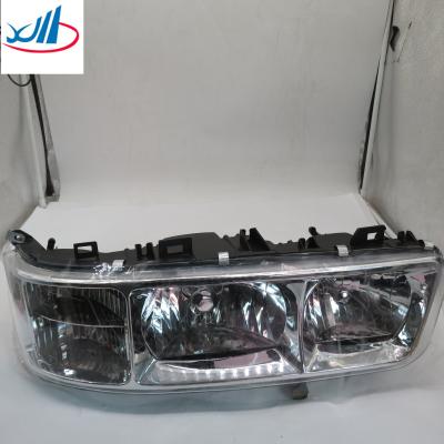 中国 Popular Selling Sinotruk HOWO Styre Truck Cabin Spare Parts Glass Plastic WG9100720110 Head Lamp for Sale 販売のため