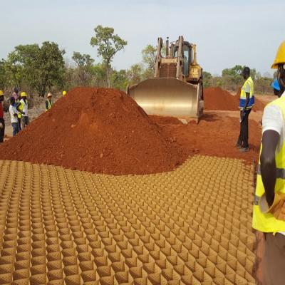 Cina Geocella in HDPE con superficie liscia a 100 mm di altezza per progetti di infrastrutture durevoli in vendita