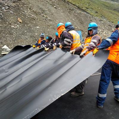 中国 0.5-3mm HDPE ダム ラインナー 地膜 ダム 建設 プロジェクトにおけるプラスチック ダム ラインナー 販売のため