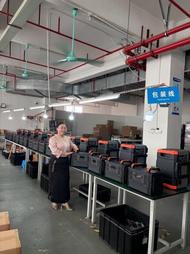 Portable power station display and features