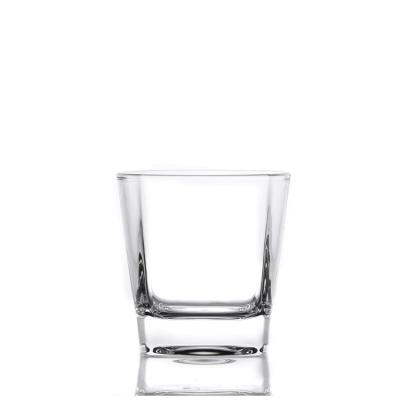 Chine Matériel à chaux sodée pressé par machine à la mode unique de verres à liqueur de whiskey à vendre
