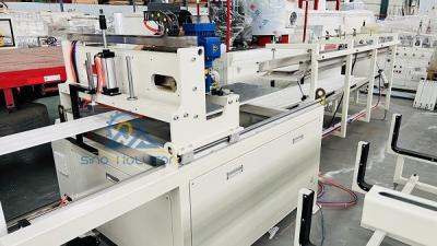 중국 2 피트 × 2 피트 PVC 천장 타일 엑스트루더 기계 150-250kg/h 판매용