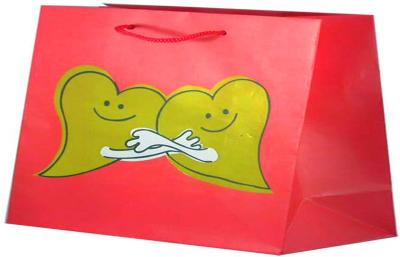 Cina Sacchetti della spesa promozionali della carta kraft Di festa rossi con stampa offset della maniglia della corda in vendita