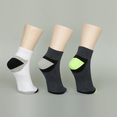 China Sokken van de Elastane de Zwarte Atletische Enkel met Anti - bevuil/Zweet - Absorberend Materiaal Te koop