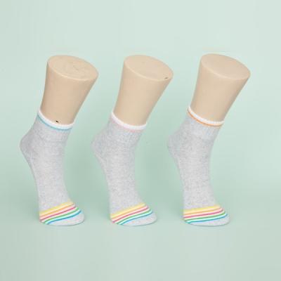 China Grijze de Enkelsokken van in te ademen de Strepenmensen van de de Zomerkleur met Elastane-Materialen Te koop