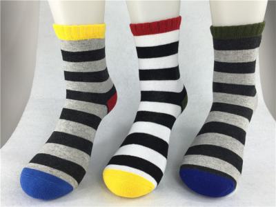 Cina Calzini del cotone riciclati rosso resistente di odore con materiale assorbente respirabile in vendita