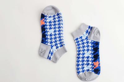 China Het Zweet van kleurenstrepen - de Absorberende Sokken van de Sportenenkel met Nylon/Spandex/Katoen Te koop