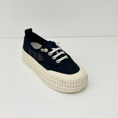 China Espadrillas respiratorias de confort para mujeres con parte superior de malla y deslizante en venta