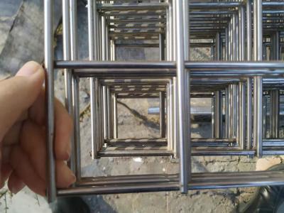 Chine Grillage soudé par 1x30m Panels d'argent de 1/4 pouce à vendre