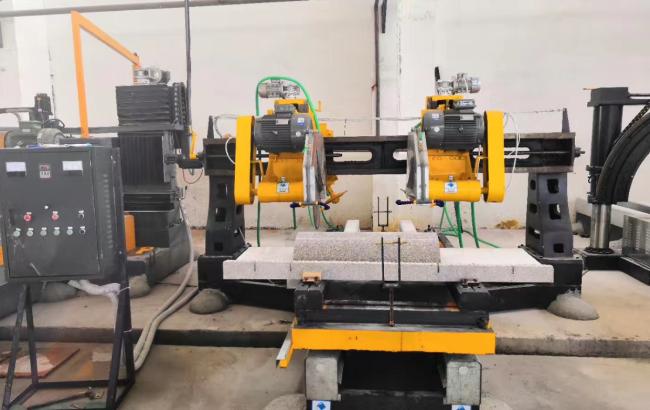 Close-up of cutting mechanism