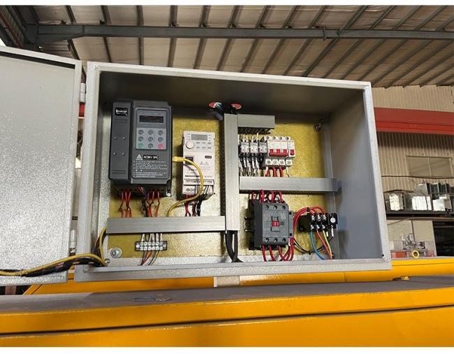 Close-up view of slab splitting machine cutting mechanism